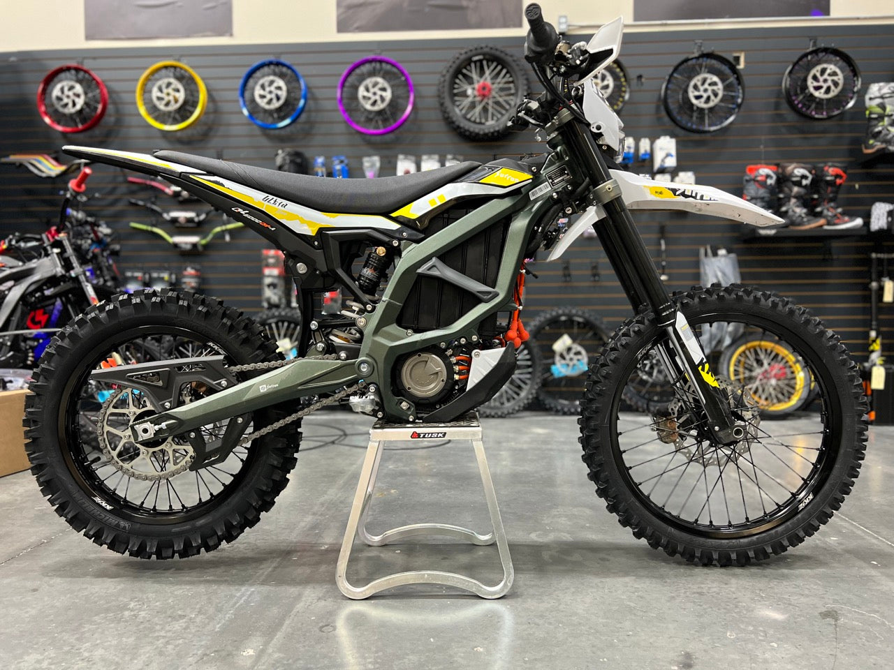 KKE 18/21" Complete Wheel and Tire combo for Ultra Bee